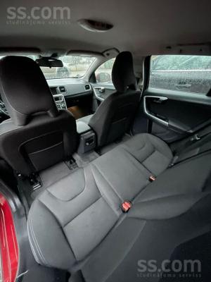 Red Volvo V60 2014 in Riga, with an engine capacity of 2.00 L and mileage of 286 thousand km for 4700 €, photo 10 on AUTOMOTO.COM.LV