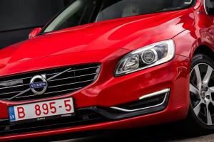 Sarkans Volvo V60 2014 Jelgava, ar dzinēja tilpumu 2.40 L un nobraukumu 296 tūkst. km par 9000 €, foto 4 vietnē AUTOMOTO.COM.LV