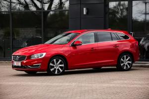 Sarkans Volvo V60 2014 Jelgava, ar dzinēja tilpumu 2.40 L un nobraukumu 296 tūkst. km par 9000 €, foto 5 vietnē AUTOMOTO.COM.LV