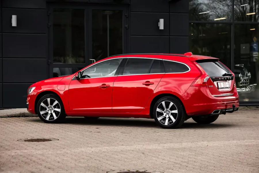 Sarkans Volvo V60 2014 Jelgava, ar dzinēja tilpumu 2.40 L un nobraukumu 296 tūkst. km par 9000 €, foto 6 vietnē AUTOMOTO.COM.LV