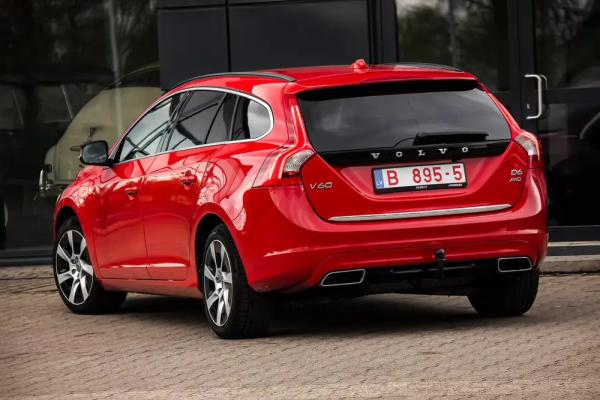 Sarkans Volvo V60 2014 Jelgava, ar dzinēja tilpumu 2.40 L un nobraukumu 296 tūkst. km par 9000 €, foto 6 vietnē AUTOMOTO.COM.LV