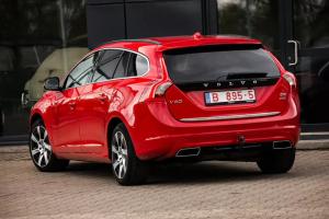 Sarkans Volvo V60 2014 Jelgava, ar dzinēja tilpumu 2.40 L un nobraukumu 296 tūkst. km par 9000 €, foto 7 vietnē AUTOMOTO.COM.LV