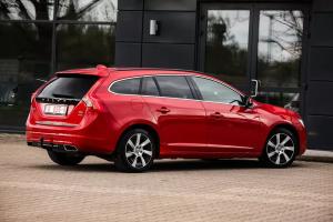 Sarkans Volvo V60 2014 Jelgava, ar dzinēja tilpumu 2.40 L un nobraukumu 296 tūkst. km par 9000 €, foto 8 vietnē AUTOMOTO.COM.LV