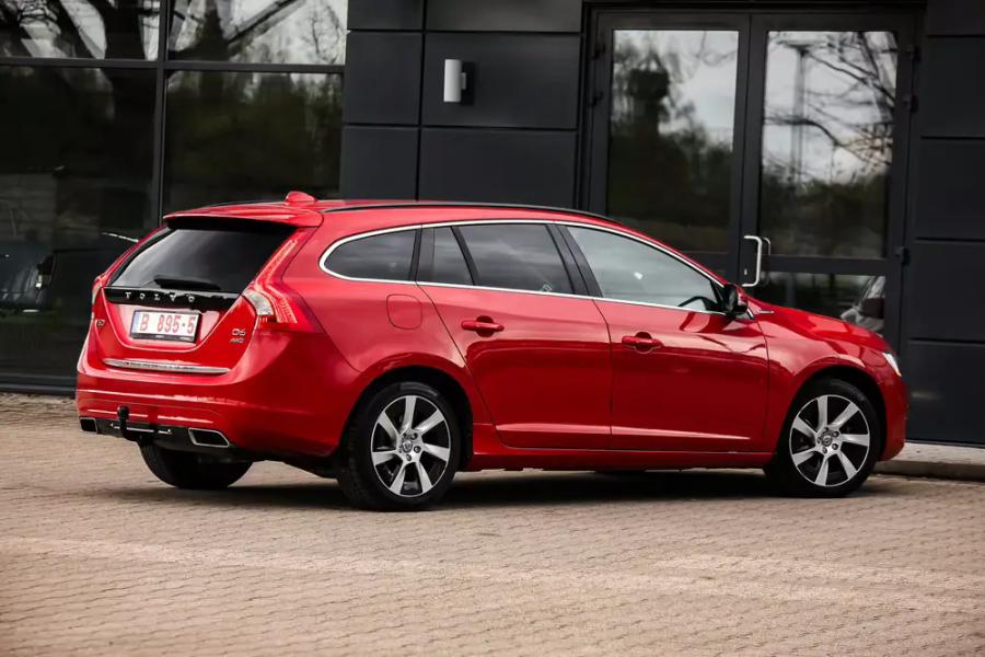 Sarkans Volvo V60 2014 Jelgava, ar dzinēja tilpumu 2.40 L un nobraukumu 296 tūkst. km par 9000 €, foto 8 vietnē AUTOMOTO.COM.LV