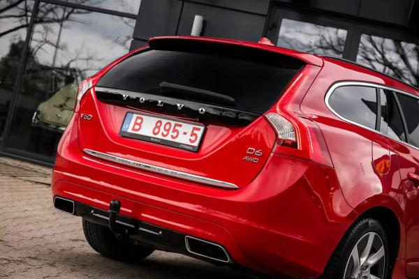 Sarkans Volvo V60 2014 Jelgava, ar dzinēja tilpumu 2.40 L un nobraukumu 296 tūkst. km par 9000 €, foto 9 vietnē AUTOMOTO.COM.LV