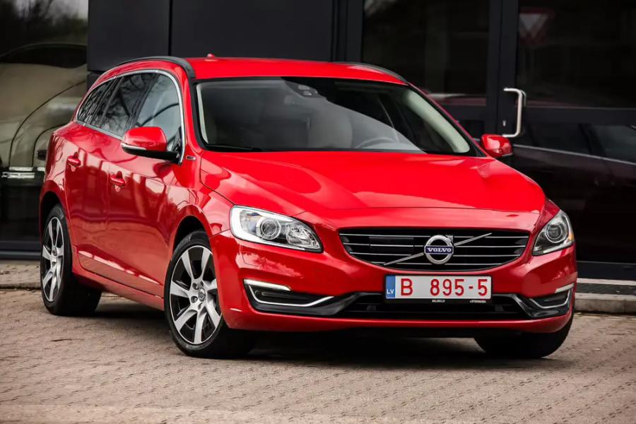 Sarkans Volvo V60 2014 Jelgava, ar dzinēja tilpumu 2.40 L un nobraukumu 296 tūkst. km par 9000 €, foto 12 vietnē AUTOMOTO.COM.LV