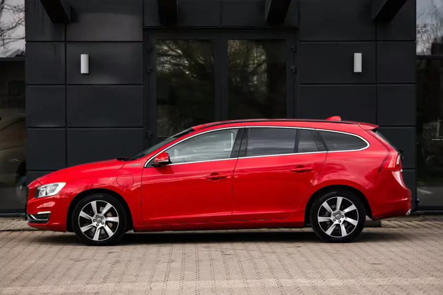 Sarkans Volvo V60 2014 Jelgava, ar dzinēja tilpumu 2.40 L un nobraukumu 296 tūkst. km par 9000 €, foto 13 vietnē AUTOMOTO.COM.LV