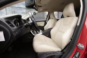 Sarkans Volvo V60 2014 Jelgava, ar dzinēja tilpumu 2.40 L un nobraukumu 296 tūkst. km par 9000 €, foto 16 vietnē AUTOMOTO.COM.LV