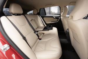 Sarkans Volvo V60 2014 Jelgava, ar dzinēja tilpumu 2.40 L un nobraukumu 296 tūkst. km par 9000 €, foto 18 vietnē AUTOMOTO.COM.LV