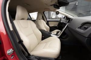 Sarkans Volvo V60 2014 Jelgava, ar dzinēja tilpumu 2.40 L un nobraukumu 296 tūkst. km par 9000 €, foto 19 vietnē AUTOMOTO.COM.LV