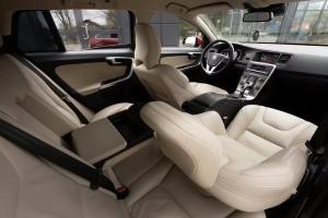 Sarkans Volvo V60 2014 Jelgava, ar dzinēja tilpumu 2.40 L un nobraukumu 296 tūkst. km par 9000 €, foto 20 vietnē AUTOMOTO.COM.LV