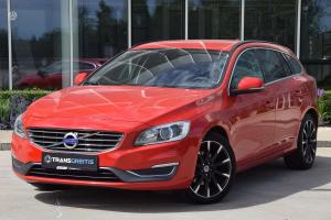 Sarkans Volvo V60 2014 Viļņa, ar dzinēja tilpumu 1.98 L un nobraukumu 296 tūkst. km par 7200 €, foto  vietnē AUTOMOTO.COM.LV