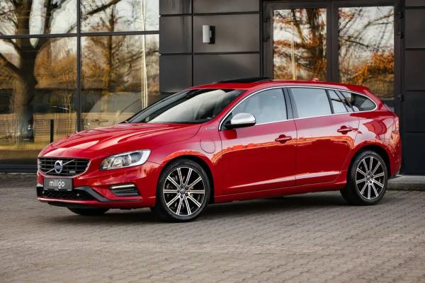 Sarkans Volvo V60 2014 Jelgava, ar dzinēja tilpumu 2.40 L un nobraukumu 302 tūkst. km par 7200 €, foto 2 vietnē AUTOMOTO.COM.LV