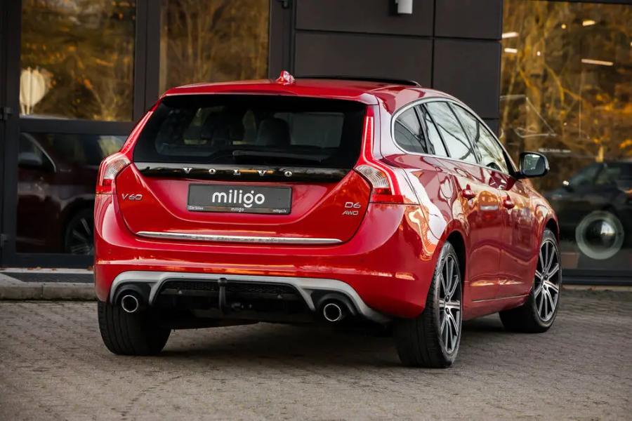 Sarkans Volvo V60 2014 Jelgava, ar dzinēja tilpumu 2.40 L un nobraukumu 302 tūkst. km par 7200 €, foto 7 vietnē AUTOMOTO.COM.LV