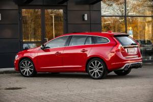 Sarkans Volvo V60 2014 Jelgava, ar dzinēja tilpumu 2.40 L un nobraukumu 302 tūkst. km par 7200 €, foto 10 vietnē AUTOMOTO.COM.LV