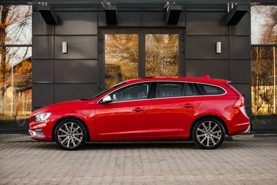 Sarkans Volvo V60 2014 Jelgava, ar dzinēja tilpumu 2.40 L un nobraukumu 302 tūkst. km par 7200 €, foto 11 vietnē AUTOMOTO.COM.LV