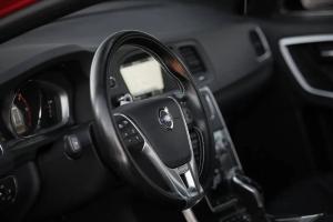 Sarkans Volvo V60 2014 Jelgava, ar dzinēja tilpumu 2.40 L un nobraukumu 302 tūkst. km par 7200 €, foto 12 vietnē AUTOMOTO.COM.LV