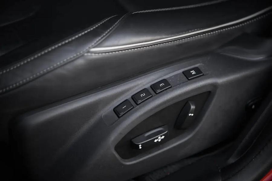 Sarkans Volvo V60 2014 Jelgava, ar dzinēja tilpumu 2.40 L un nobraukumu 302 tūkst. km par 7200 €, foto 13 vietnē AUTOMOTO.COM.LV