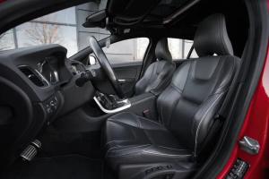 Sarkans Volvo V60 2014 Jelgava, ar dzinēja tilpumu 2.40 L un nobraukumu 302 tūkst. km par 7200 €, foto 14 vietnē AUTOMOTO.COM.LV
