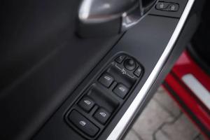 Sarkans Volvo V60 2014 Jelgava, ar dzinēja tilpumu 2.40 L un nobraukumu 302 tūkst. km par 7200 €, foto 15 vietnē AUTOMOTO.COM.LV