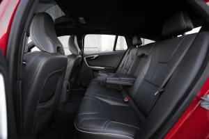 Sarkans Volvo V60 2014 Jelgava, ar dzinēja tilpumu 2.40 L un nobraukumu 302 tūkst. km par 7200 €, foto 17 vietnē AUTOMOTO.COM.LV