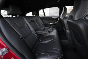Sarkans Volvo V60 2014 Jelgava, ar dzinēja tilpumu 2.40 L un nobraukumu 302 tūkst. km par 7200 €, foto 19 vietnē AUTOMOTO.COM.LV