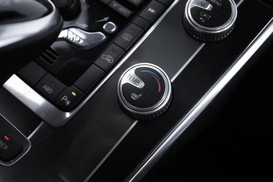 Sarkans Volvo V60 2014 Jelgava, ar dzinēja tilpumu 2.40 L un nobraukumu 302 tūkst. km par 7200 €, foto 33 vietnē AUTOMOTO.COM.LV