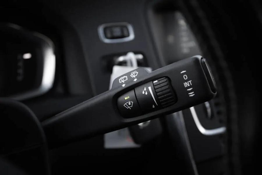 Sarkans Volvo V60 2014 Jelgava, ar dzinēja tilpumu 2.40 L un nobraukumu 302 tūkst. km par 7200 €, foto 37 vietnē AUTOMOTO.COM.LV