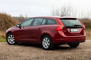 Красный Вольво B60 2014 в Рига, объемом двигателя 2.00 л и пробегом 181 тыс. км за 8995 €, фото 3 на AUTOMOTO.COM.LV