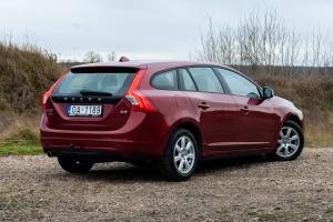 Красный Вольво B60 2014 в Рига, объемом двигателя 2.00 л и пробегом 181 тыс. км за 8995 €, фото 5 на AUTOMOTO.COM.LV