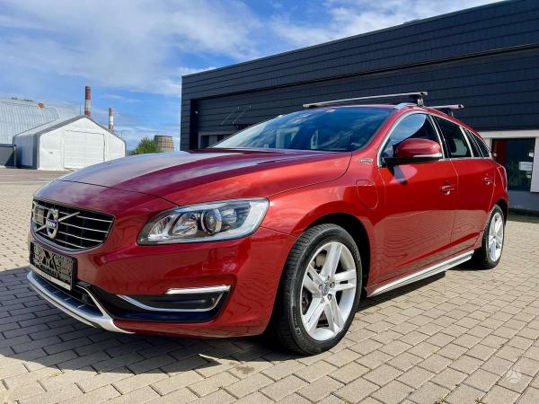Sarkans Volvo V60 2014 Kauņa, ar dzinēja tilpumu 2.40 L un nobraukumu 277 tūkst. km par 7390 €, foto 3 vietnē AUTOMOTO.COM.LV