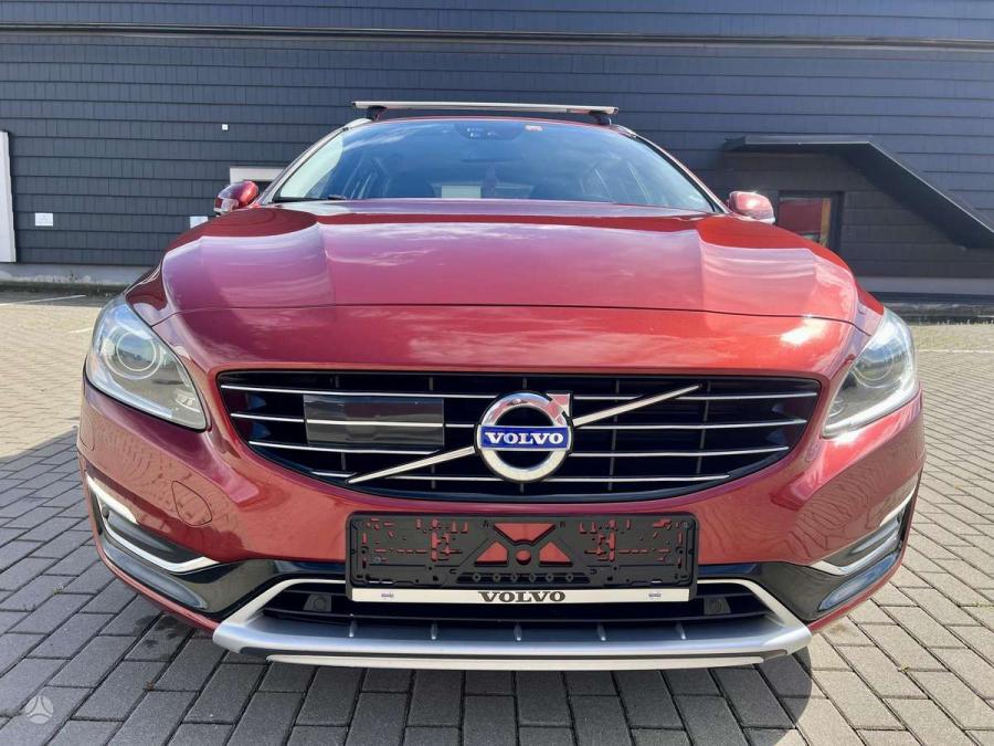 Red Volvo V60 2014 in Kaunas, with an engine capacity of 2.40 L and mileage of 277 thousand km for 7390 €, photo 5 on AUTOMOTO.COM.LV