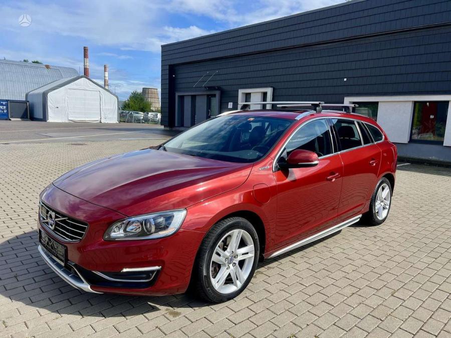 Red Volvo V60 2014 in Kaunas, with an engine capacity of 2.40 L and mileage of 277 thousand km for 7390 €, photo 6 on AUTOMOTO.COM.LV