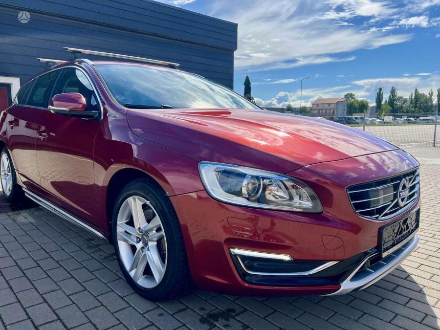 Red Volvo V60 2014 in Kaunas, with an engine capacity of 2.40 L and mileage of 277 thousand km for 7390 €, photo 7 on AUTOMOTO.COM.LV