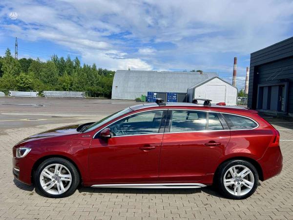 Sarkans Volvo V60 2014 Kauņa, ar dzinēja tilpumu 2.40 L un nobraukumu 277 tūkst. km par 7390 €, foto 9 vietnē AUTOMOTO.COM.LV