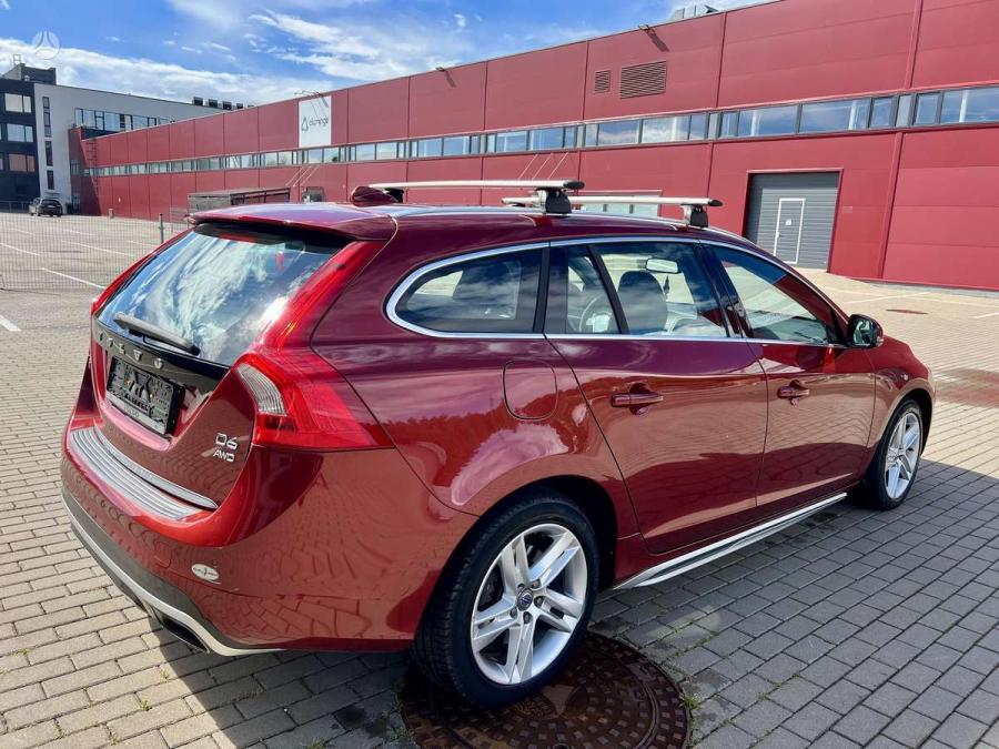 Red Volvo V60 2014 in Kaunas, with an engine capacity of 2.40 L and mileage of 277 thousand km for 7390 €, photo 12 on AUTOMOTO.COM.LV