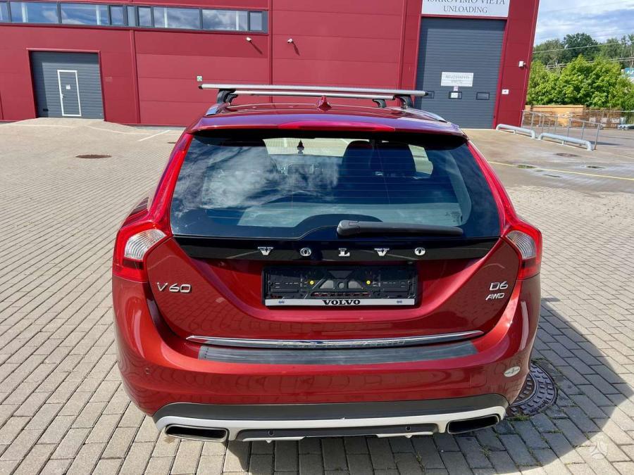 Red Volvo V60 2014 in Kaunas, with an engine capacity of 2.40 L and mileage of 277 thousand km for 7390 €, photo 13 on AUTOMOTO.COM.LV