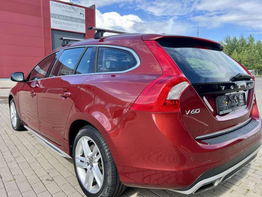 Red Volvo V60 2014 in Kaunas, with an engine capacity of 2.40 L and mileage of 277 thousand km for 7390 €, photo 15 on AUTOMOTO.COM.LV