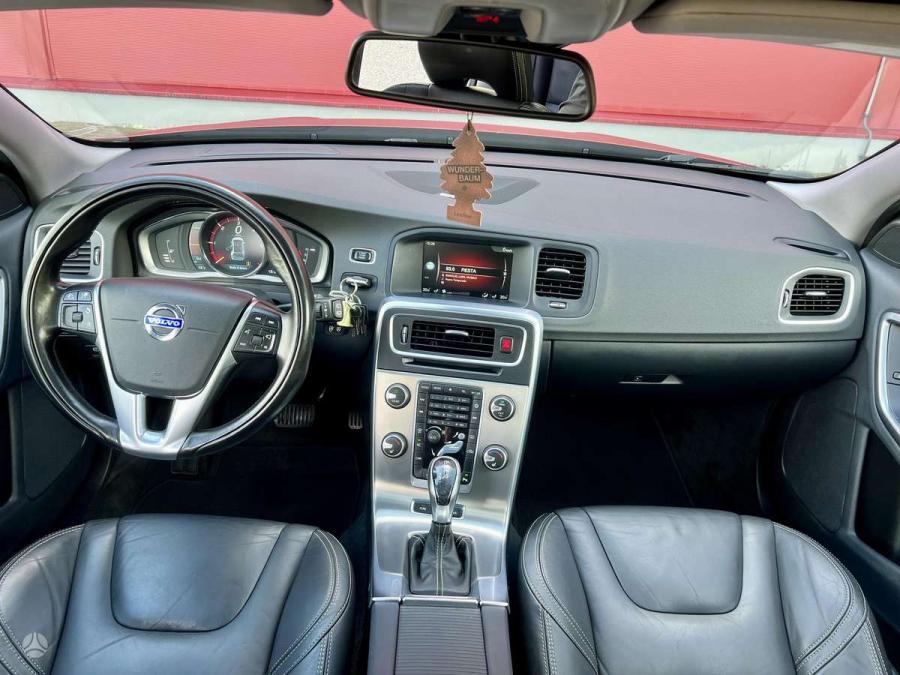 Red Volvo V60 2014 in Kaunas, with an engine capacity of 2.40 L and mileage of 277 thousand km for 7390 €, photo 20 on AUTOMOTO.COM.LV