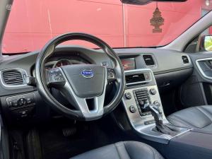 Red Volvo V60 2014 in Kaunas, with an engine capacity of 2.40 L and mileage of 277 thousand km for 7390 €, photo 21 on AUTOMOTO.COM.LV