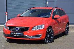 Red Volvo V60 2014 in Vilnius, with an engine capacity of 1.98 L and mileage of 296 thousand km for 6999 €, photo 3 on AUTOMOTO.COM.LV