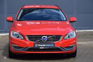 Red Volvo V60 2014 in Vilnius, with an engine capacity of 1.98 L and mileage of 296 thousand km for 6999 €, photo 4 on AUTOMOTO.COM.LV