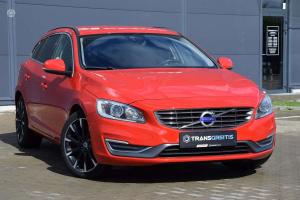 Red Volvo V60 2014 in Vilnius, with an engine capacity of 1.98 L and mileage of 296 thousand km for 6999 €, photo 5 on AUTOMOTO.COM.LV