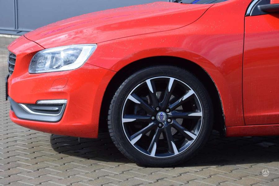Red Volvo V60 2014 in Vilnius, with an engine capacity of 1.98 L and mileage of 296 thousand km for 6999 €, photo 9 on AUTOMOTO.COM.LV