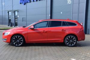 Red Volvo V60 2014 in Vilnius, with an engine capacity of 1.98 L and mileage of 296 thousand km for 6999 €, photo 10 on AUTOMOTO.COM.LV