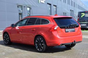Red Volvo V60 2014 in Vilnius, with an engine capacity of 1.98 L and mileage of 296 thousand km for 6999 €, photo 11 on AUTOMOTO.COM.LV