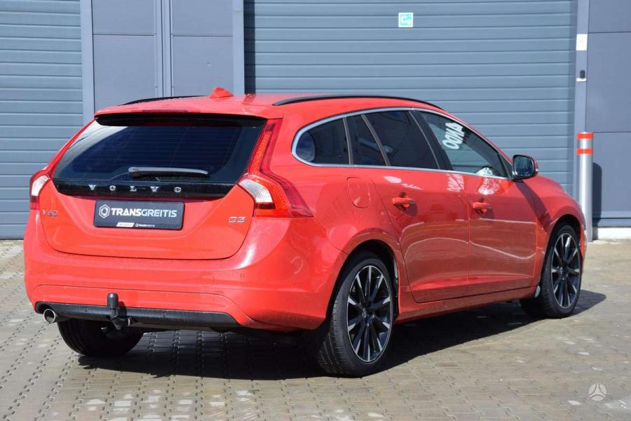 Red Volvo V60 2014 in Vilnius, with an engine capacity of 1.98 L and mileage of 296 thousand km for 6999 €, photo 13 on AUTOMOTO.COM.LV