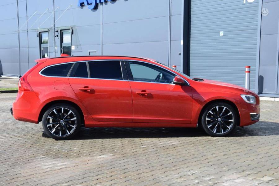 Red Volvo V60 2014 in Vilnius, with an engine capacity of 1.98 L and mileage of 296 thousand km for 6999 €, photo 14 on AUTOMOTO.COM.LV