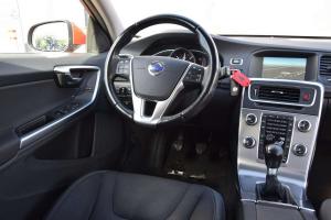 Red Volvo V60 2014 in Vilnius, with an engine capacity of 1.98 L and mileage of 296 thousand km for 6999 €, photo 21 on AUTOMOTO.COM.LV