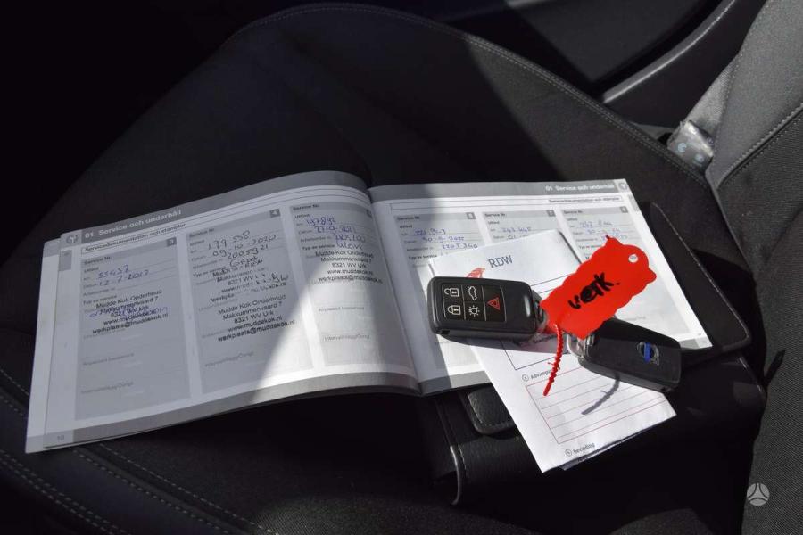Red Volvo V60 2014 in Vilnius, with an engine capacity of 1.98 L and mileage of 296 thousand km for 6999 €, photo 26 on AUTOMOTO.COM.LV